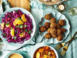 Red cabbage salad with orange and orange recipes - A hrefhttps